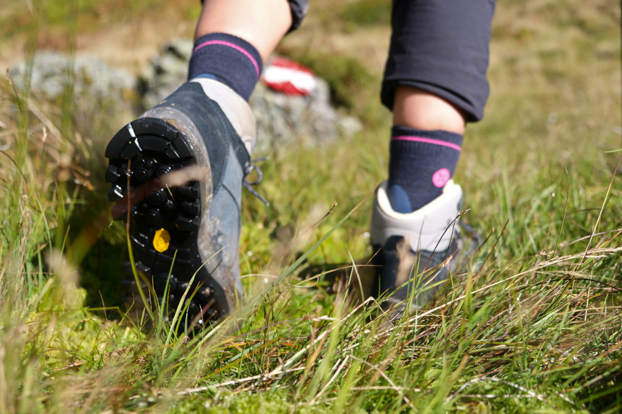 Dít zijn de beste dames wandelschoenen van dit moment | wandelweg.nl